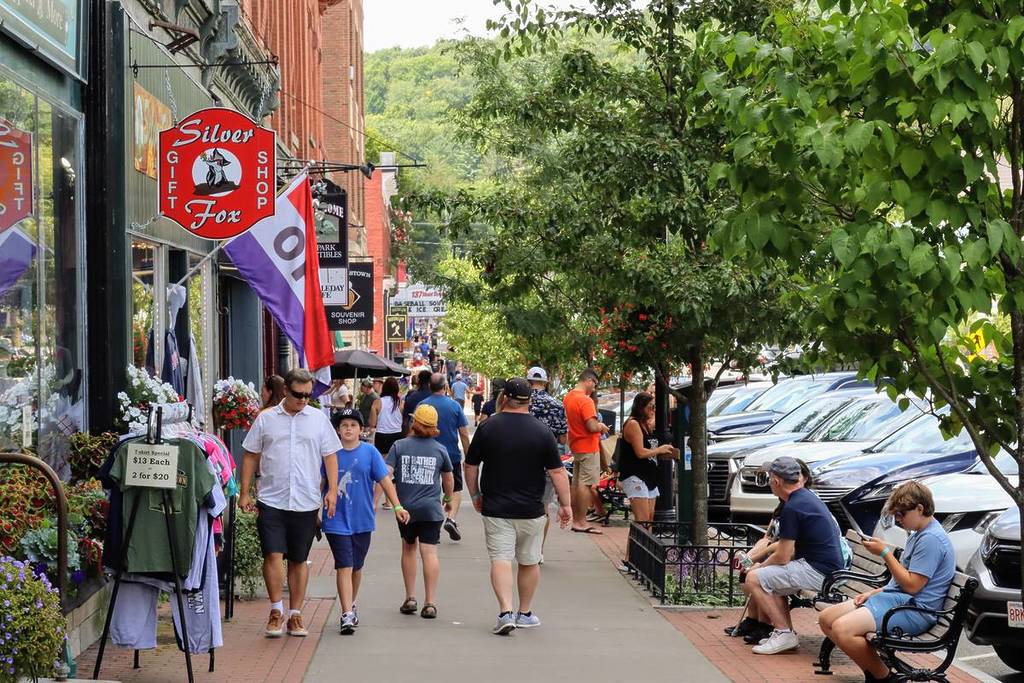 This Lakeside Town Near NYC Was Named Best Small Town In New York ...